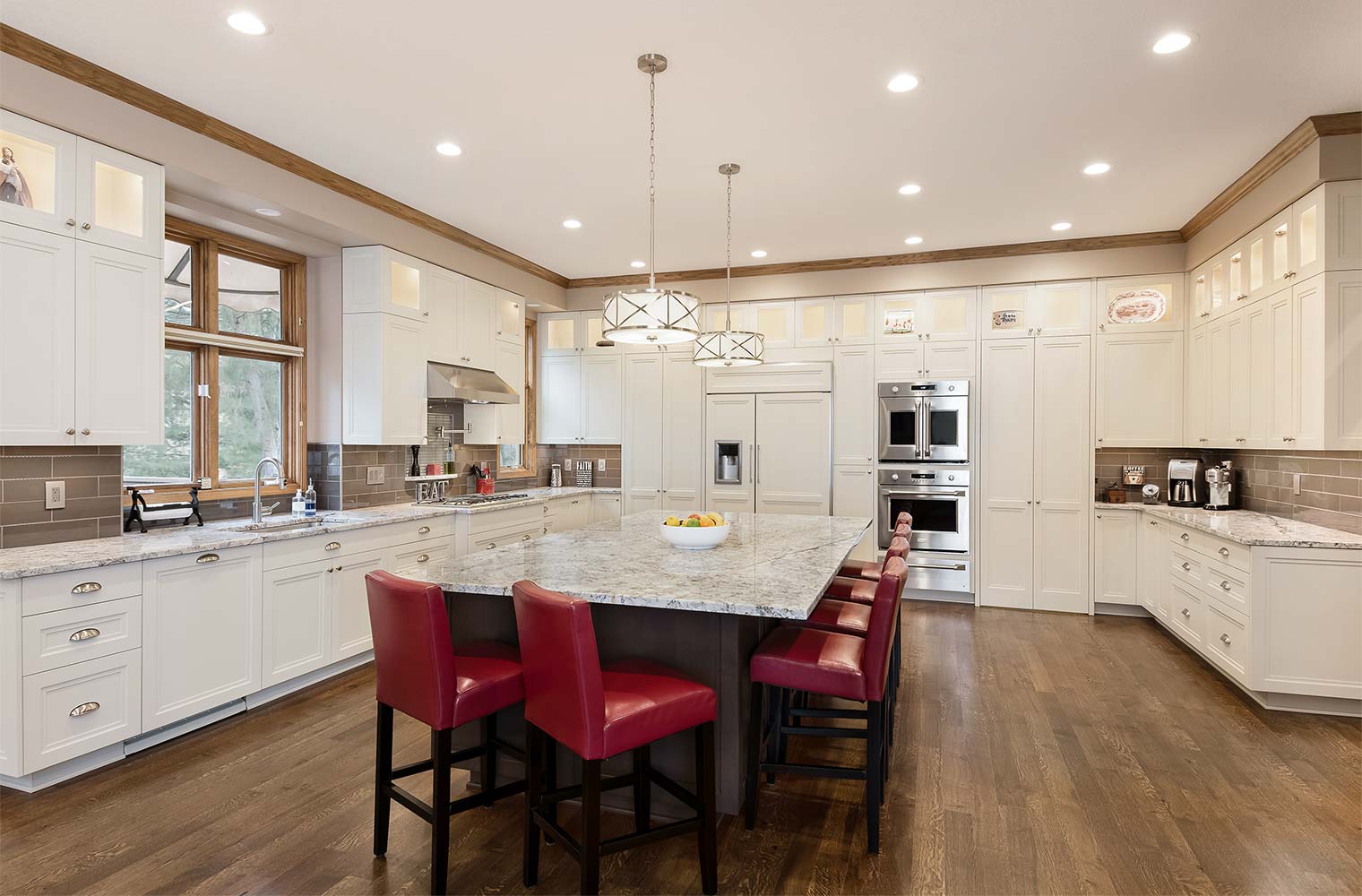 Kitchen for Large Family in Clive: More Space & Functional Accessories
